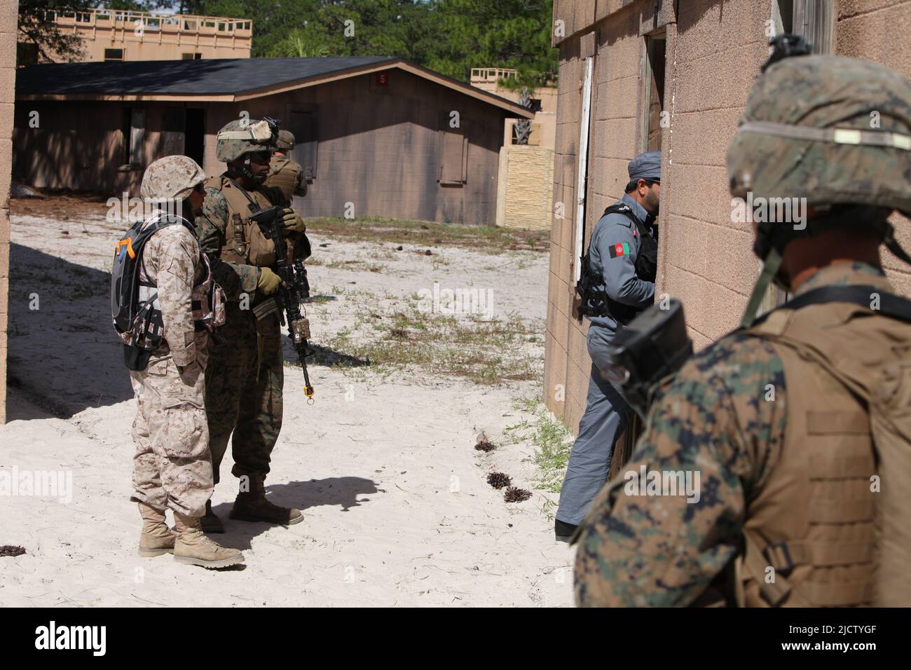 Hmmwv m240 hi-res stock photography and images - Alamy