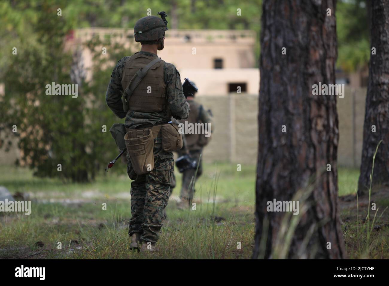 U.S. Marines with Charlie Company, 1st Battalion, 8th Marine Regiment ...