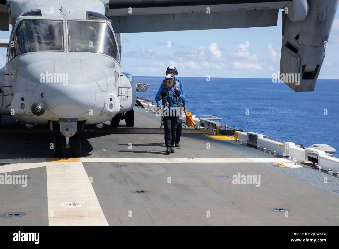 220615-N-XN177-3169 PHILIPPINE SEA (June 15, 2022) – Aviation Boatswain ...