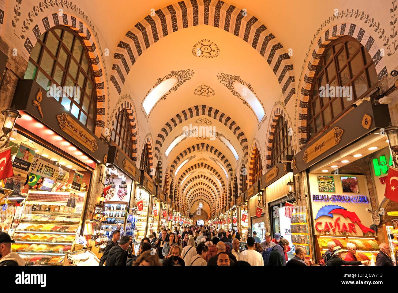Crowds spice bazaar istanbul turkey market traditional spices pe hi-res ...