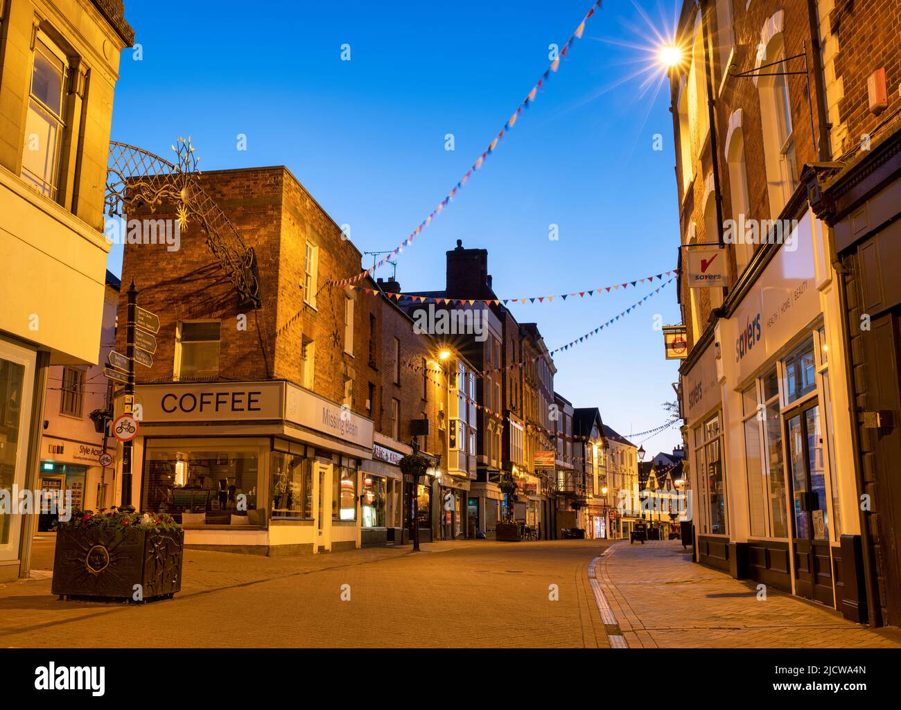 Banbury high street at dawn in june. Banbury, Oxfordshire, England ...