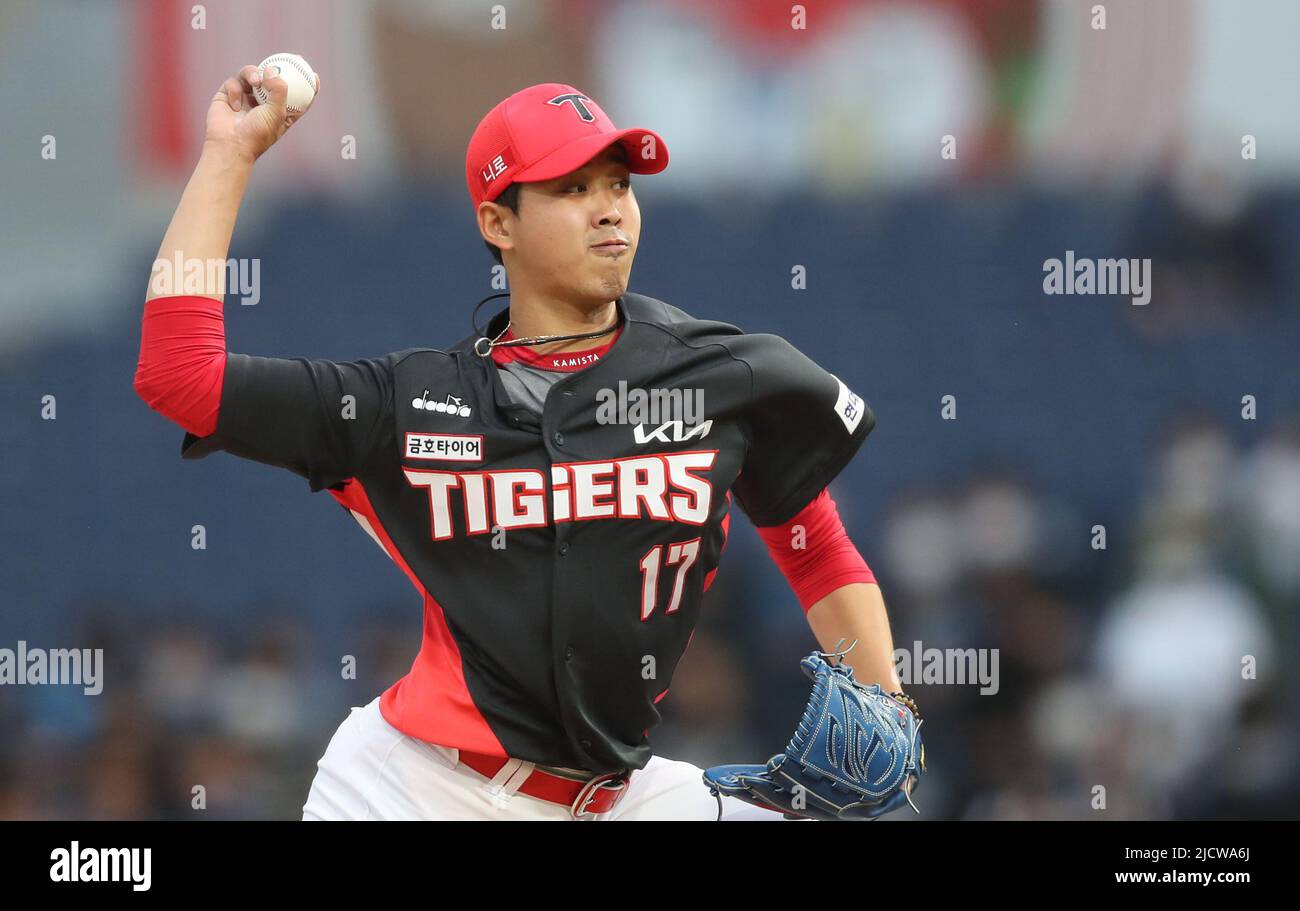 16th June, 2022. Baseball: NC Dinos vs. Kia Tigers Kia Tigers starter ...