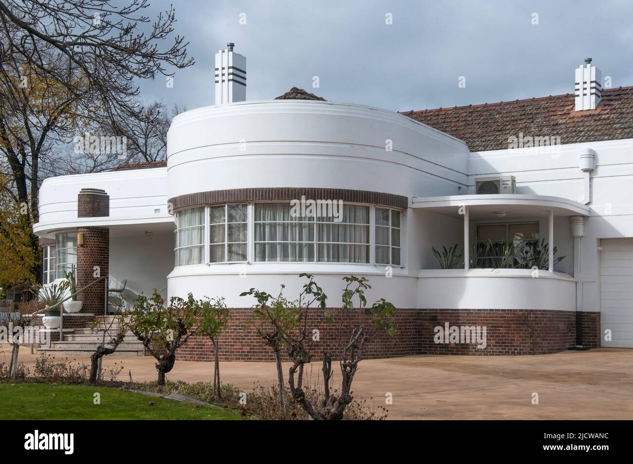 Streamline Moderne (Art Deco) house at Bendigo, Victoria, Australia ...
