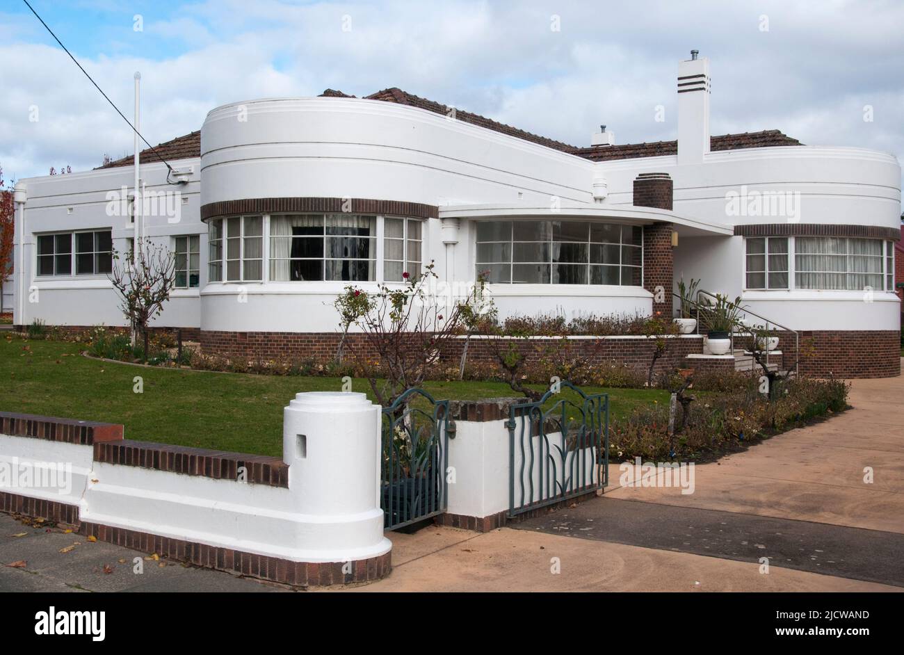Streamline Moderne (Art Deco) house at Bendigo, Victoria, Australia ...