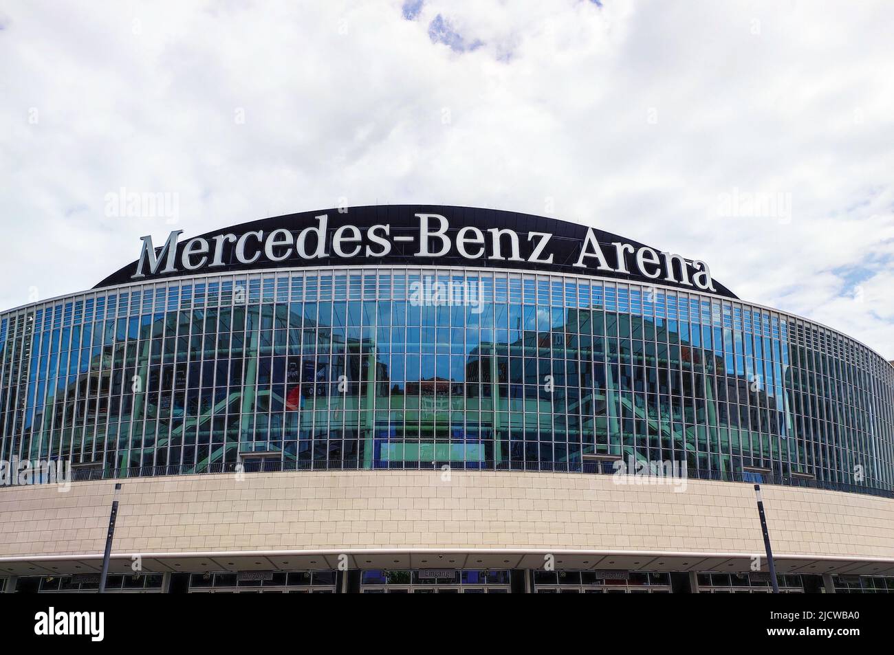 Mercedes benz stadium exterior hi-res stock photography and images - Alamy
