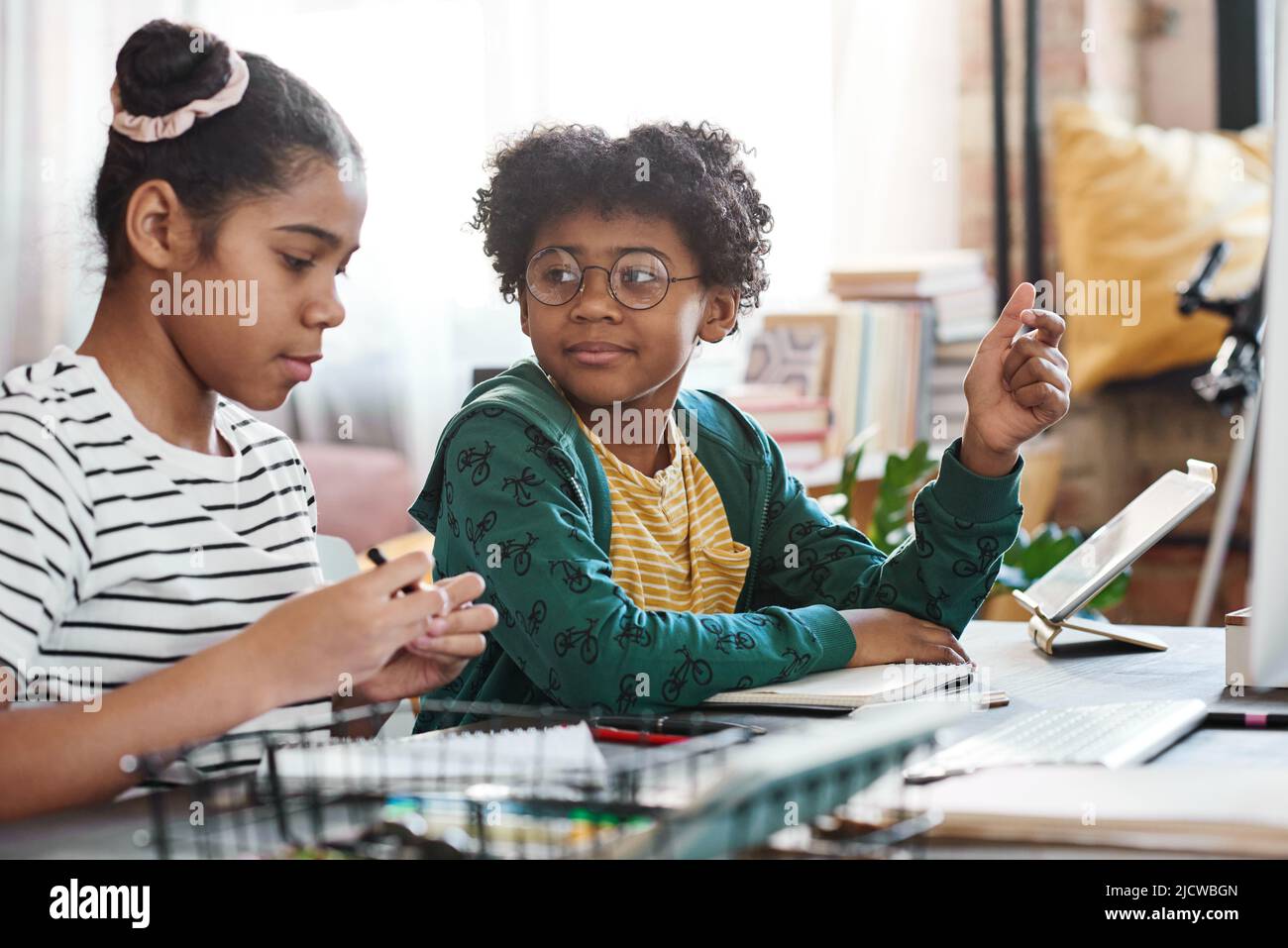 Teamwork study hi-res stock photography and images - Alamy