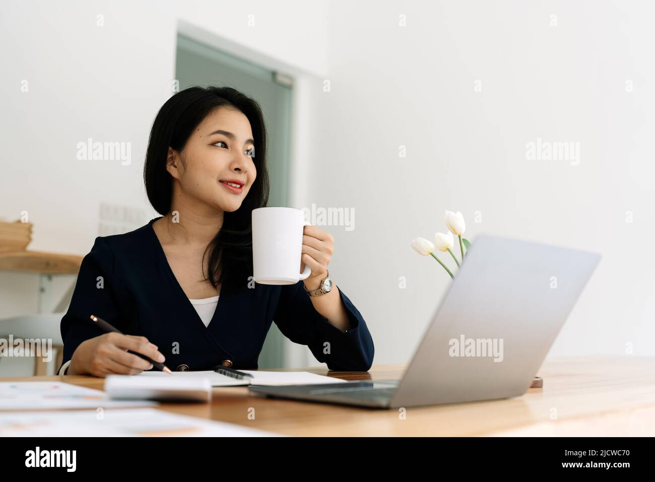 Inspector money hi-res stock photography and images - Alamy