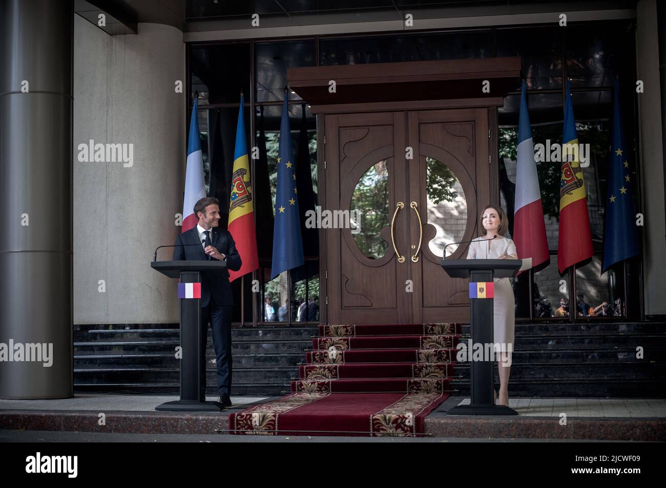 Speech by Emmanuel MACRON and Maia Sandu, President of Moldova, in ...