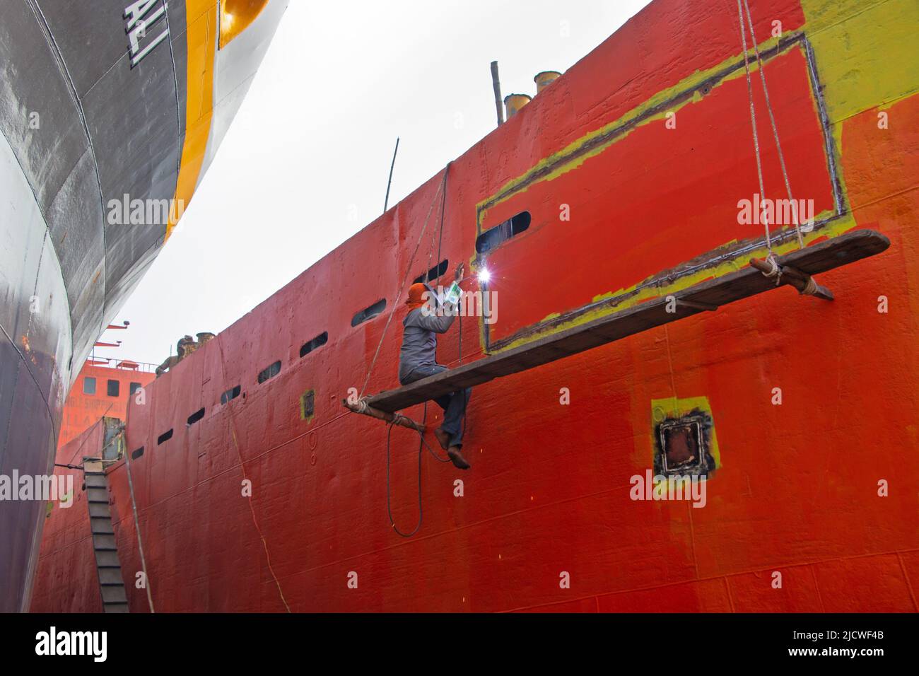 June 16, 2022, Dhaka, Dhaka, Bangladesh: Mechanics weld a ship at a ...