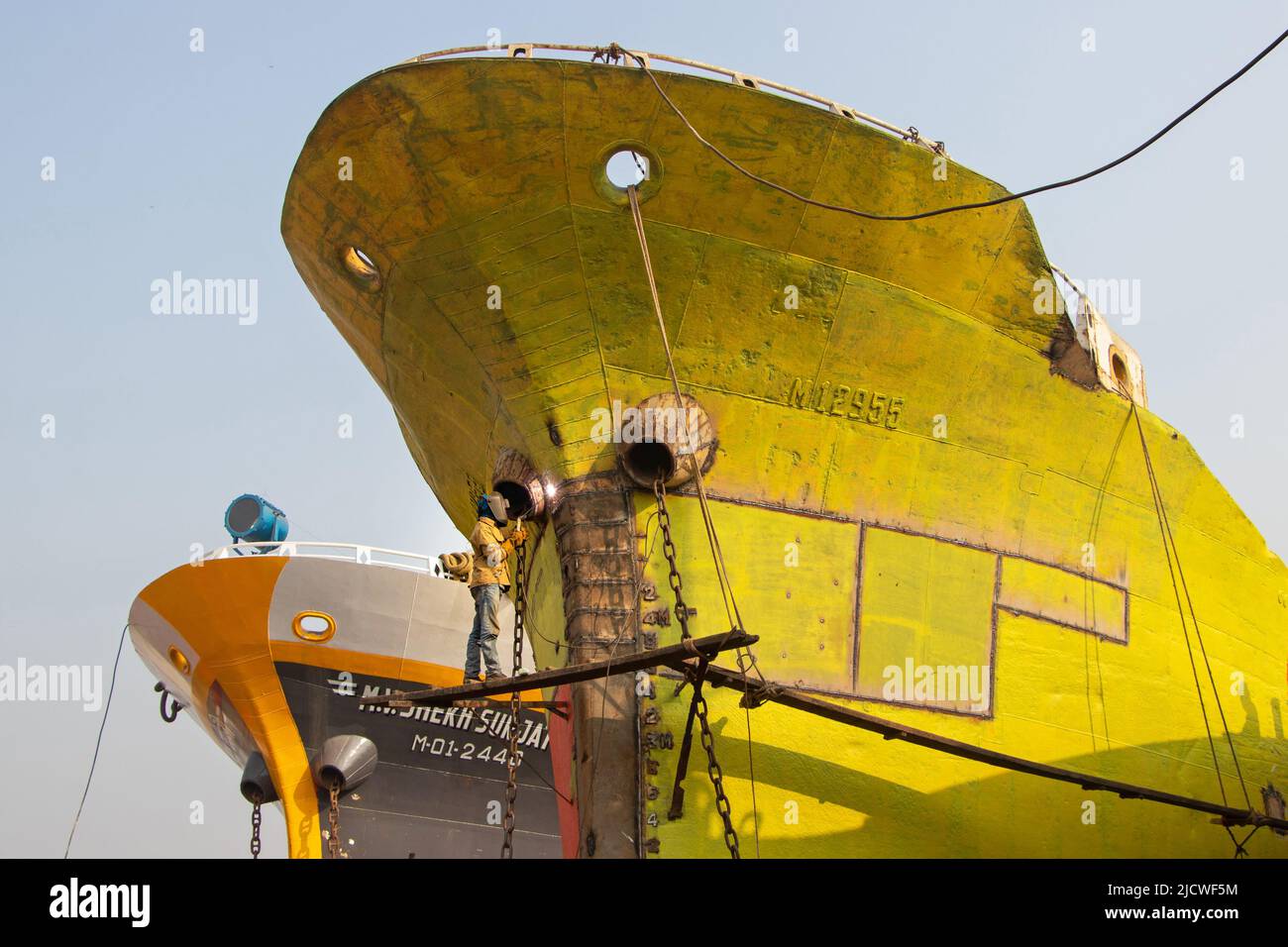 June 16, 2022, Dhaka, Dhaka, Bangladesh: Mechanics weld a ship at a ...