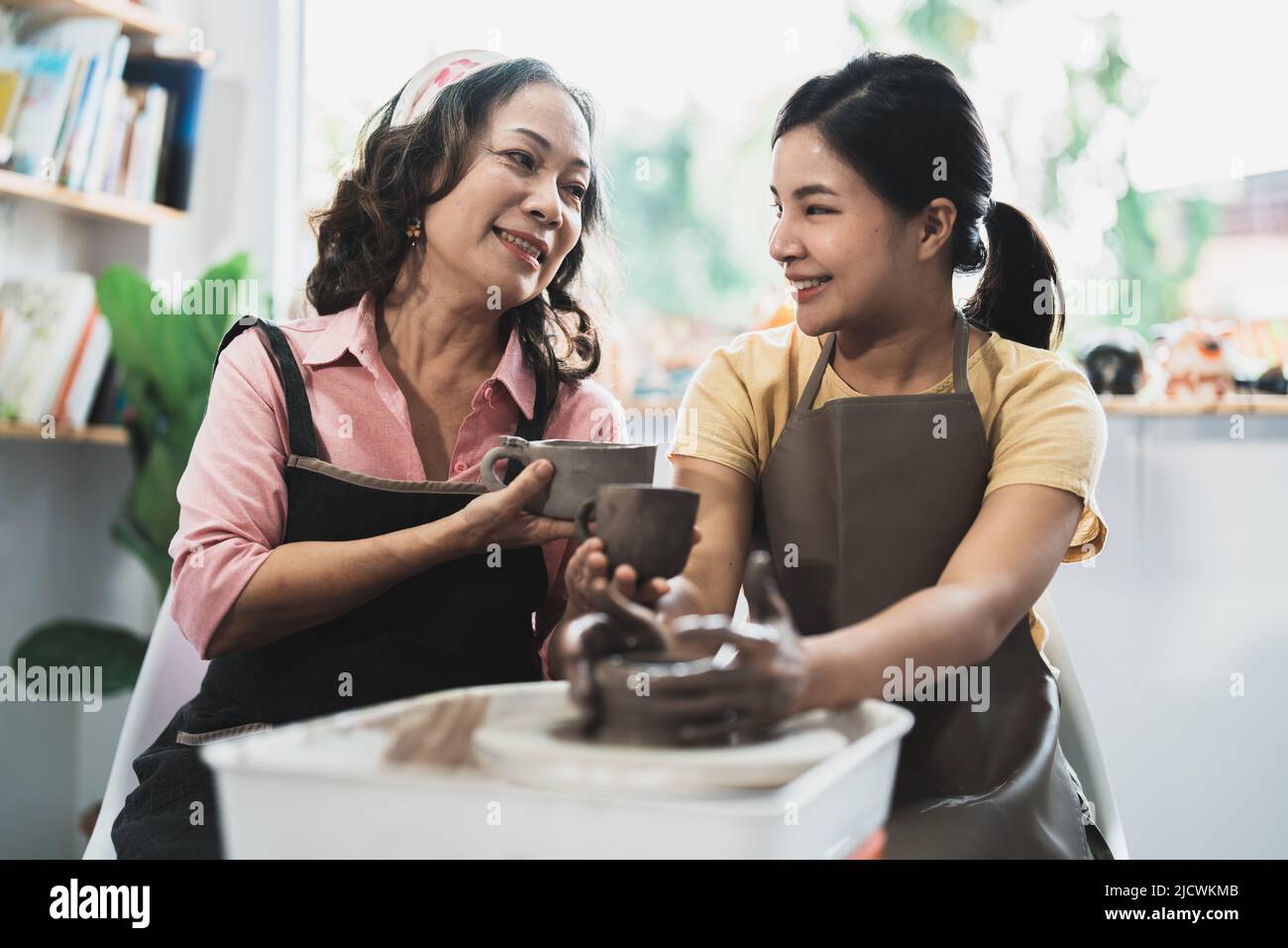 Asian pottery hi-res stock photography and images - Alamy