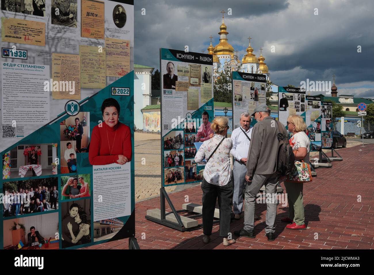 Non Exclusive: KYIV, UKRAINE - JUNE 15, 2022 - Exhibits at the street ...