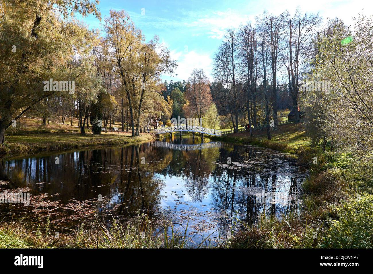 White ornamental bridge hi-res stock photography and images - Alamy