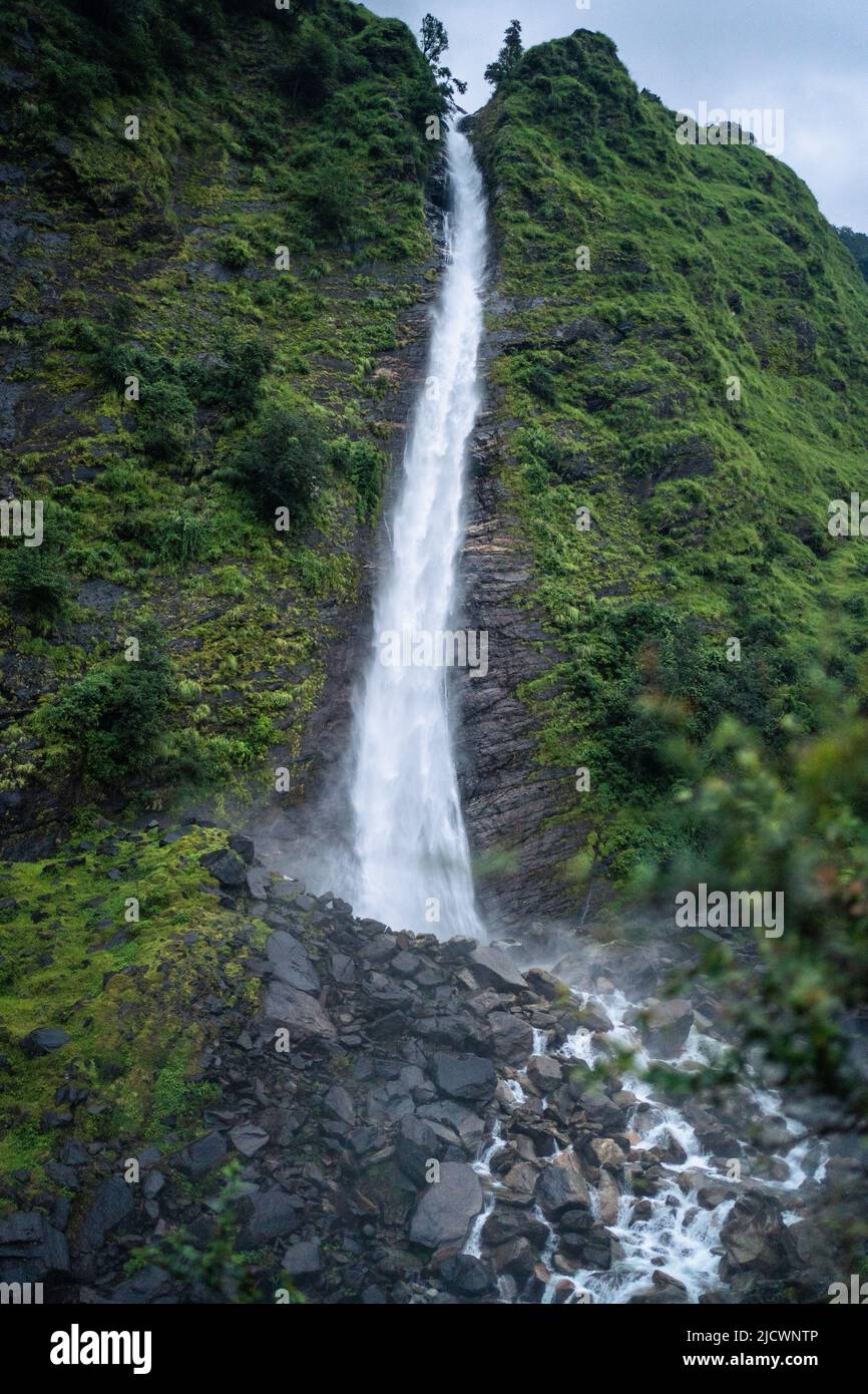 Beautiful view of the Birthi Waterfall, Near munsiyari, uttarakhand ...