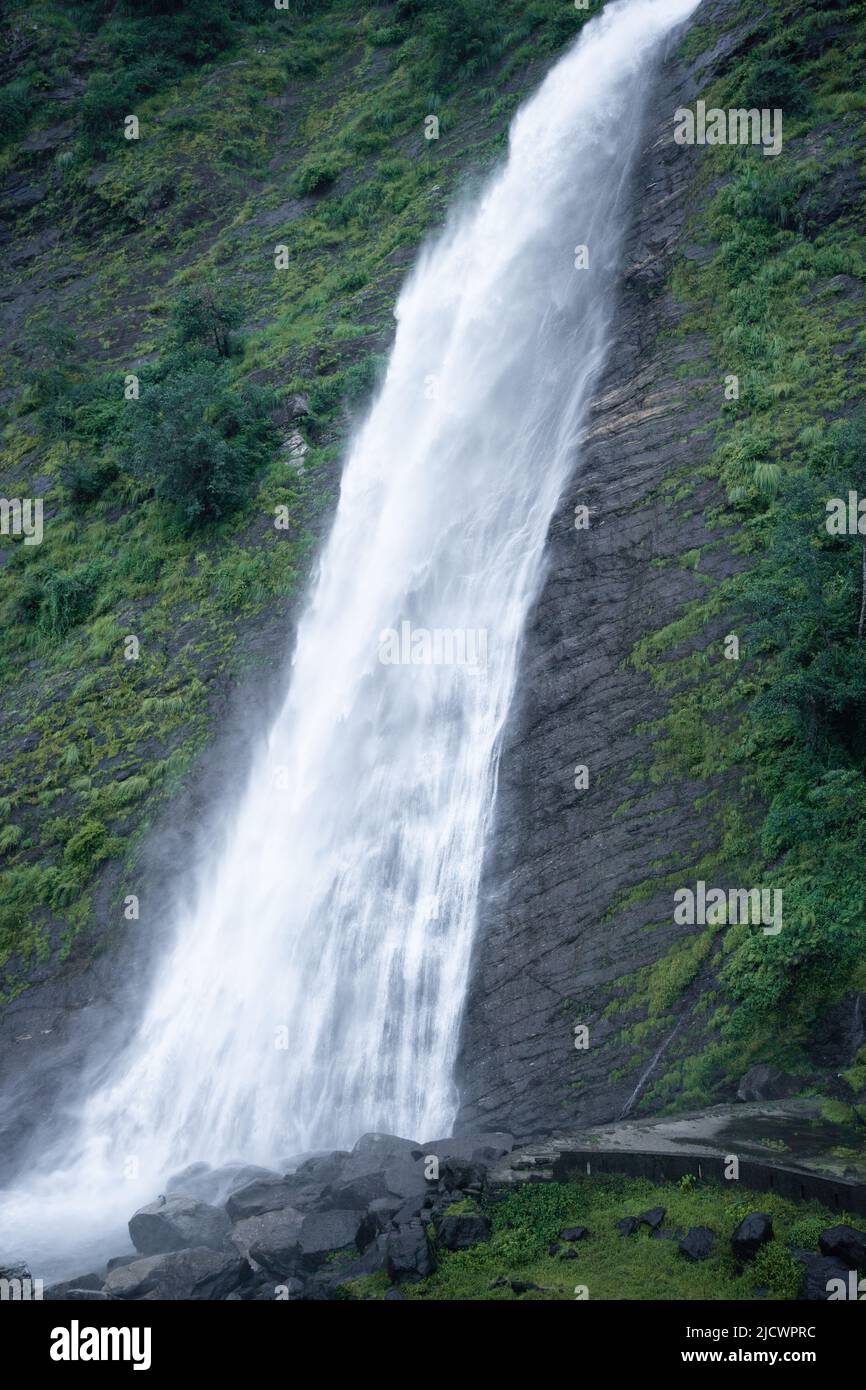 Beautiful view of the Birthi Waterfall, Near munsiyari, uttarakhand ...