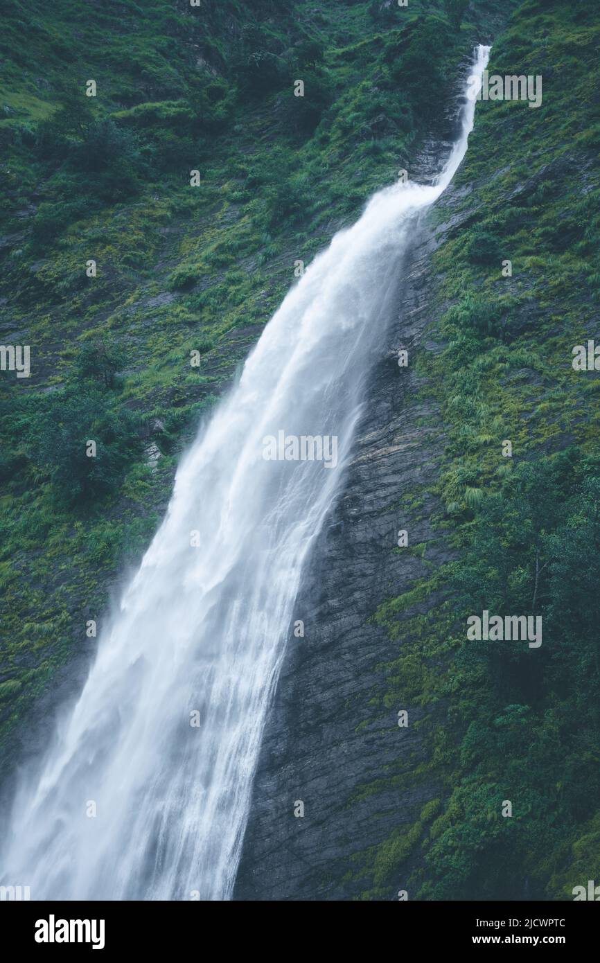 Beautiful view of the Birthi Waterfall, Near munsiyari, uttarakhand ...