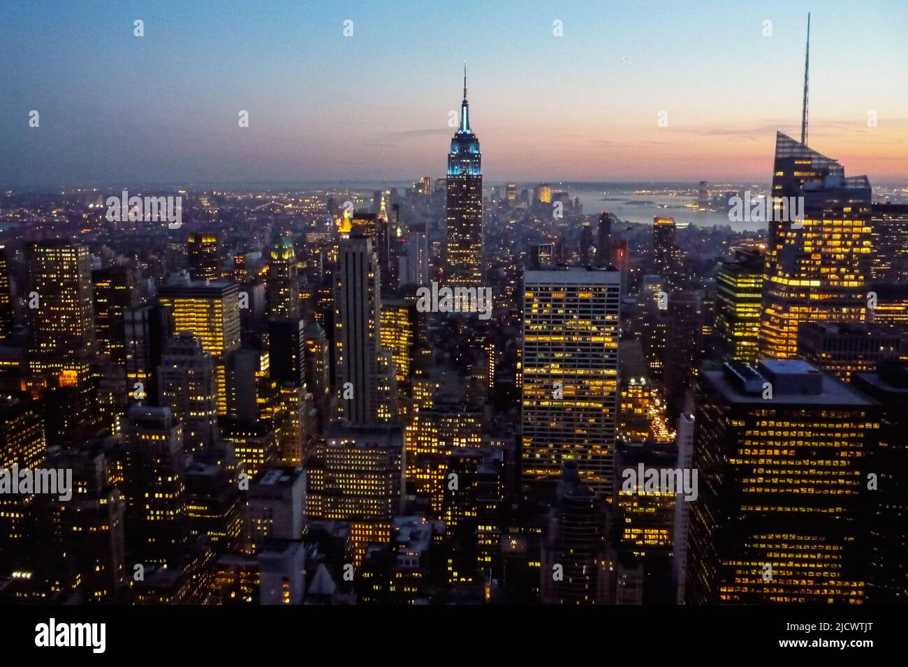 View of Manhattan skyline at sunset from Top of The Rock observation ...