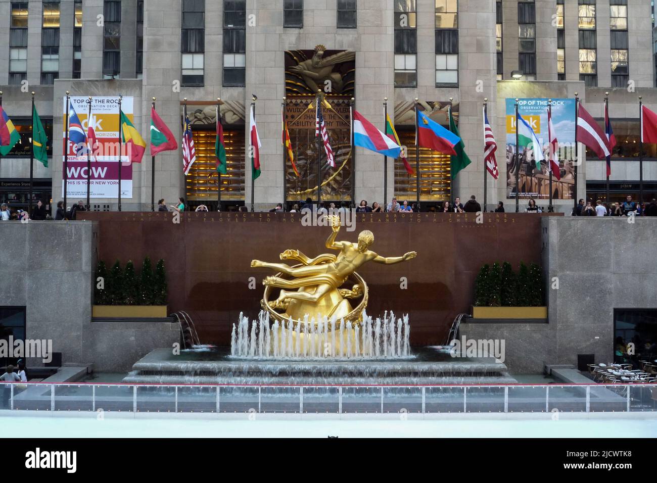 Prometheus statue in Rockefeller Center, New York Stock Photo - Alamy