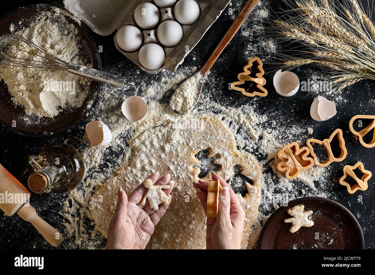 Womanbakingcookies hi-res stock photography and images - Alamy