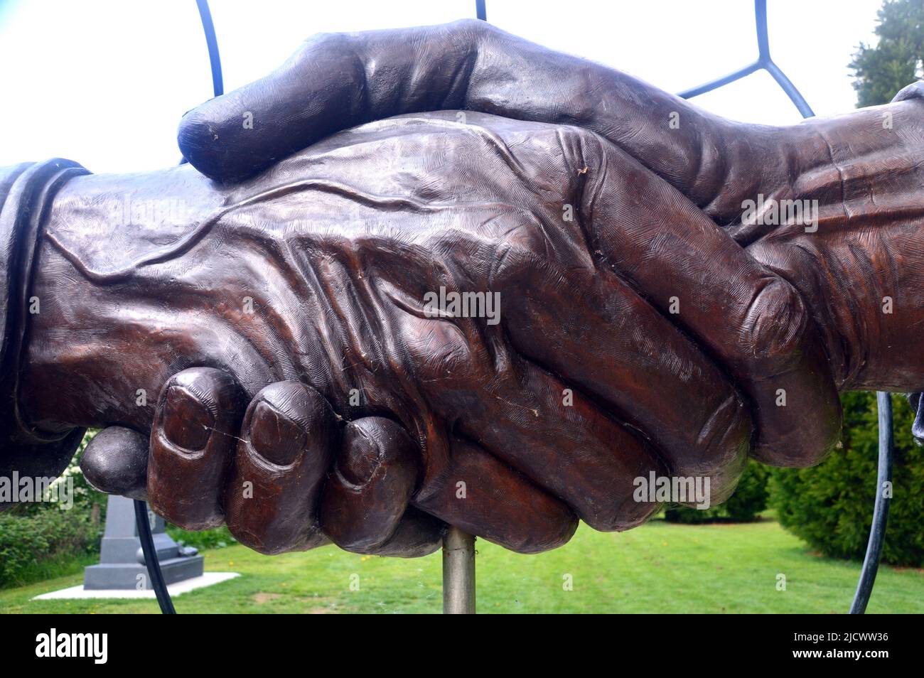 Christmas Truce Bronze Sculpture of Handshake of British Soldier and ...