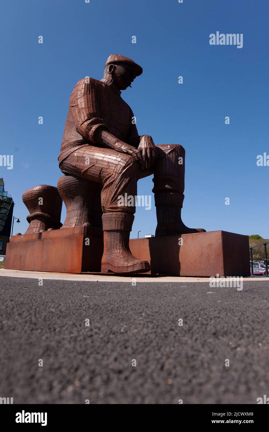 Fiddler's Green - Fisherman Statue - North Shields Stock Photo - Alamy