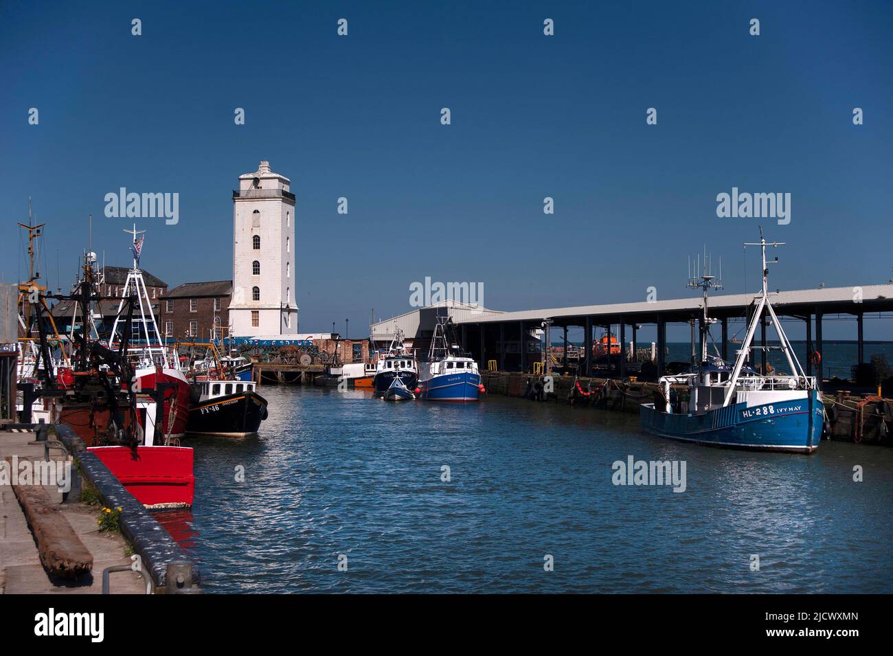 Fishing boats and Low Lights lighthouse at North Shields Fish Quay ...