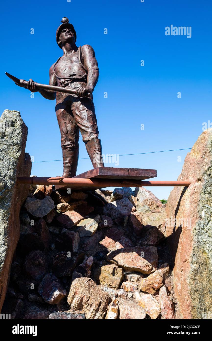 7ft tall statue hi-res stock photography and images - Alamy