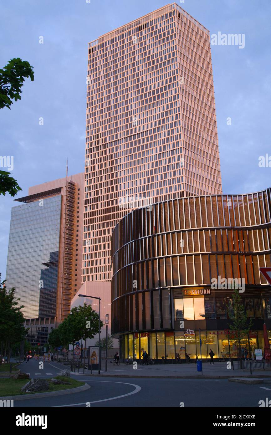 Skyline plaza shopping hi-res stock photography and images - Alamy