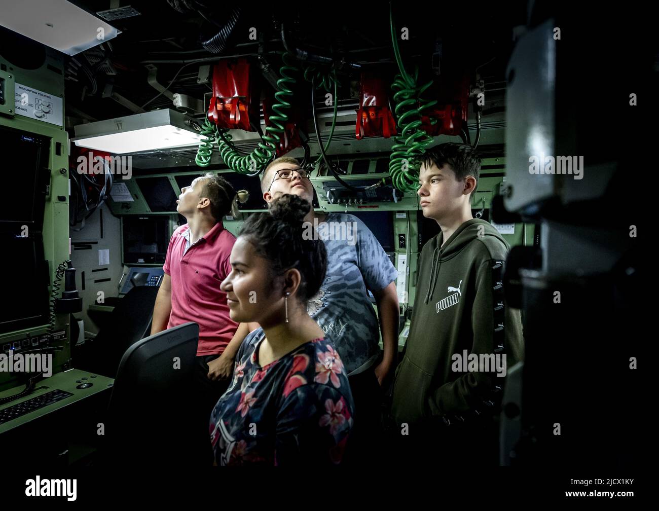 2022-06-16 10:52:32 SCHEVENINGEN - Schoolchildren visit the Zr. ms. Sea ...