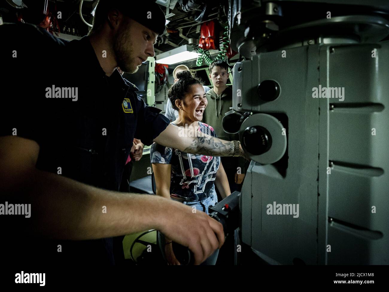 2022-06-16 10:54:10 SCHEVENINGEN - Schoolchildren visit the Zr. ms. Sea ...