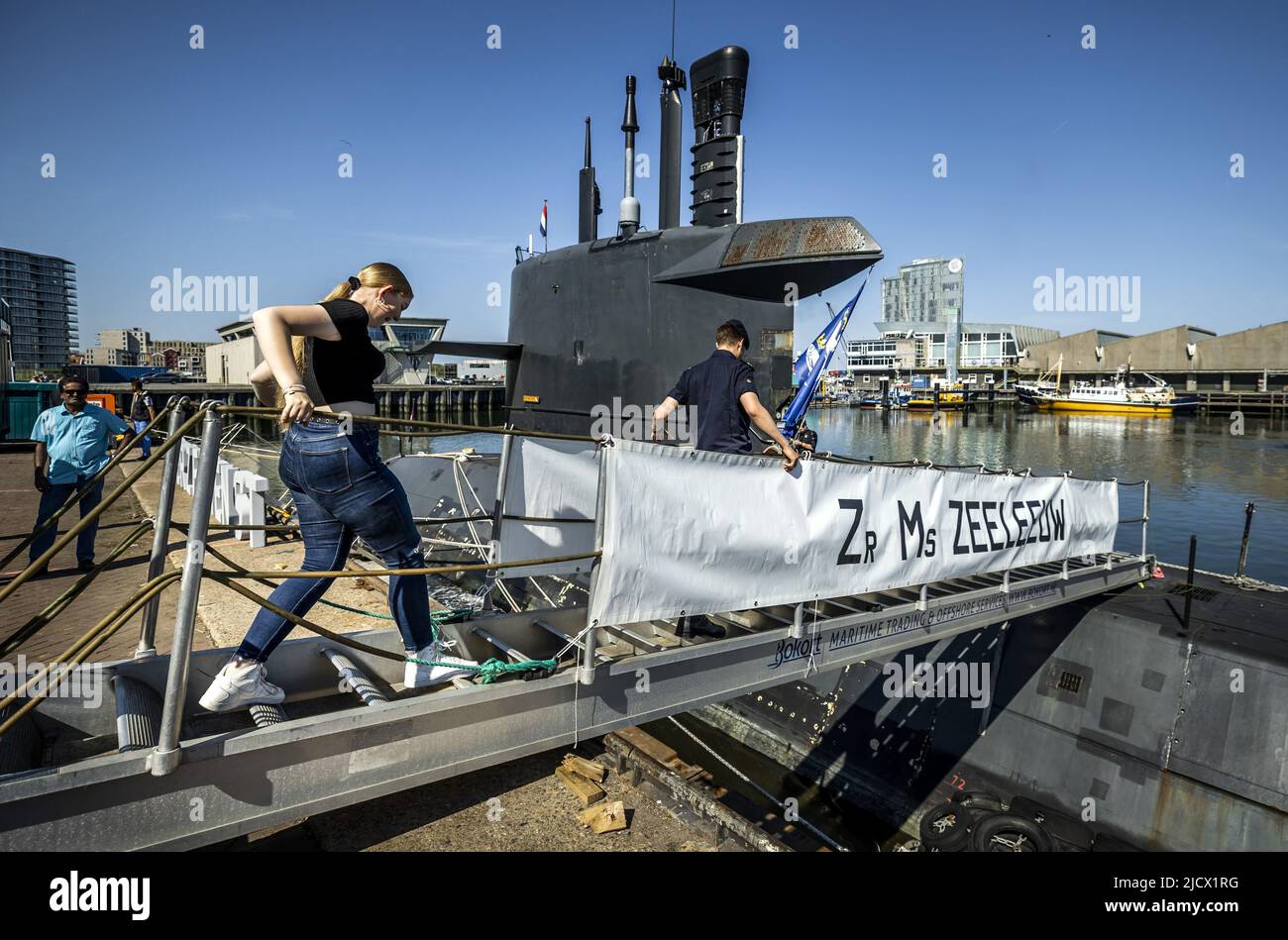 2022-06-16 10:26:04 SCHEVENINGEN - Schoolchildren visit the Zr. ms. Sea ...