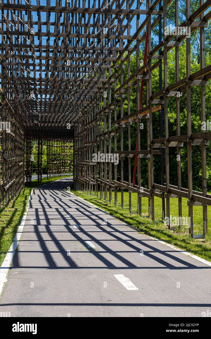 Wooden cage hi-res stock photography and images - Alamy