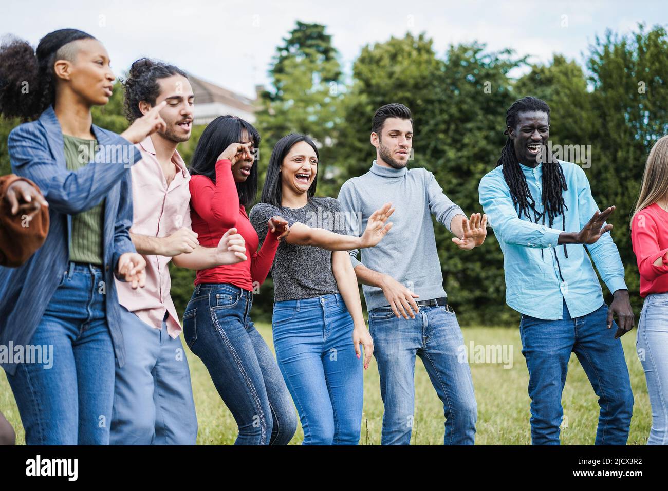 Teen dancing outdoor hi-res stock photography and images - Alamy