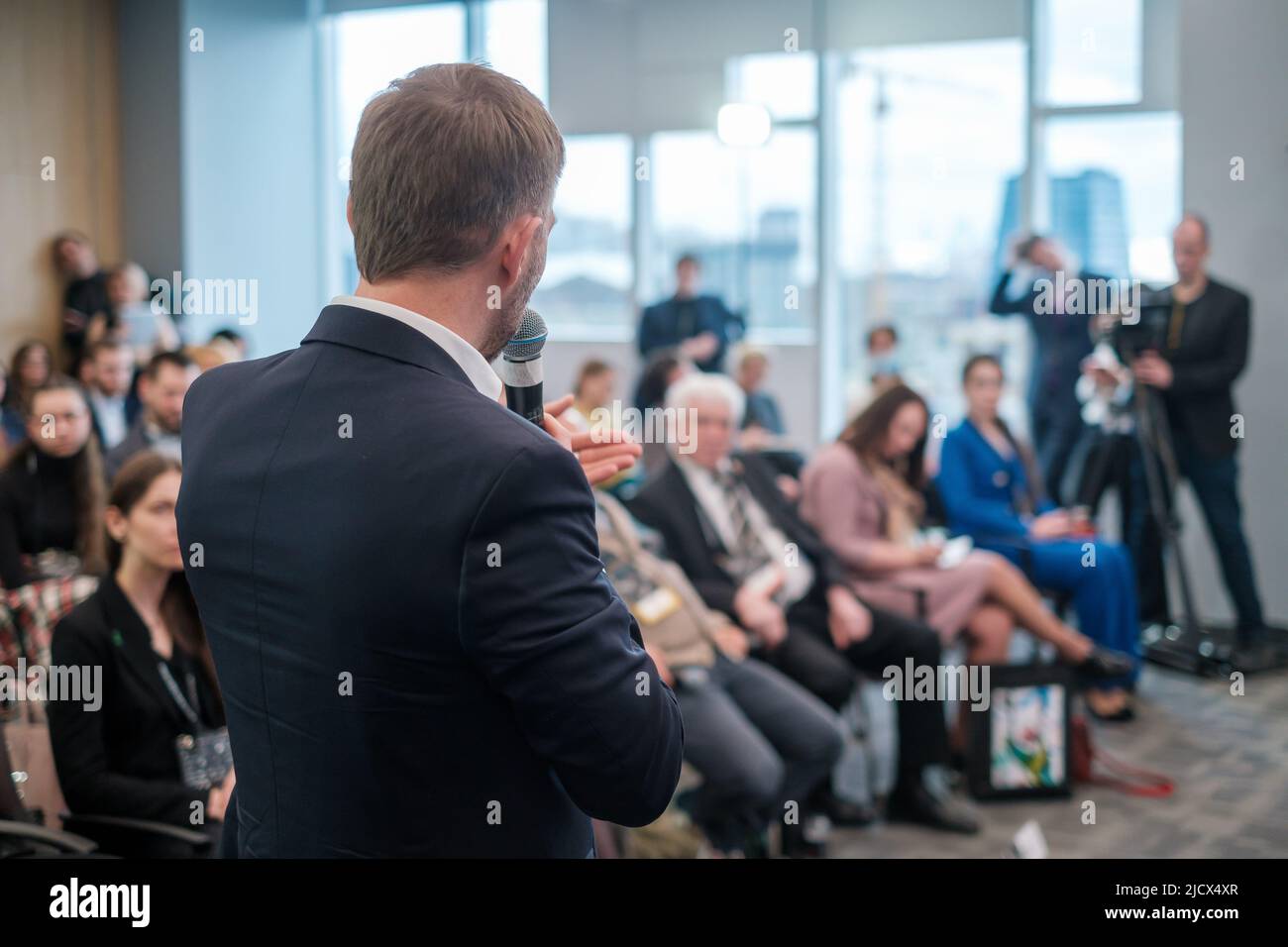 Back of politician speaking to crowd hi-res stock photography and ...