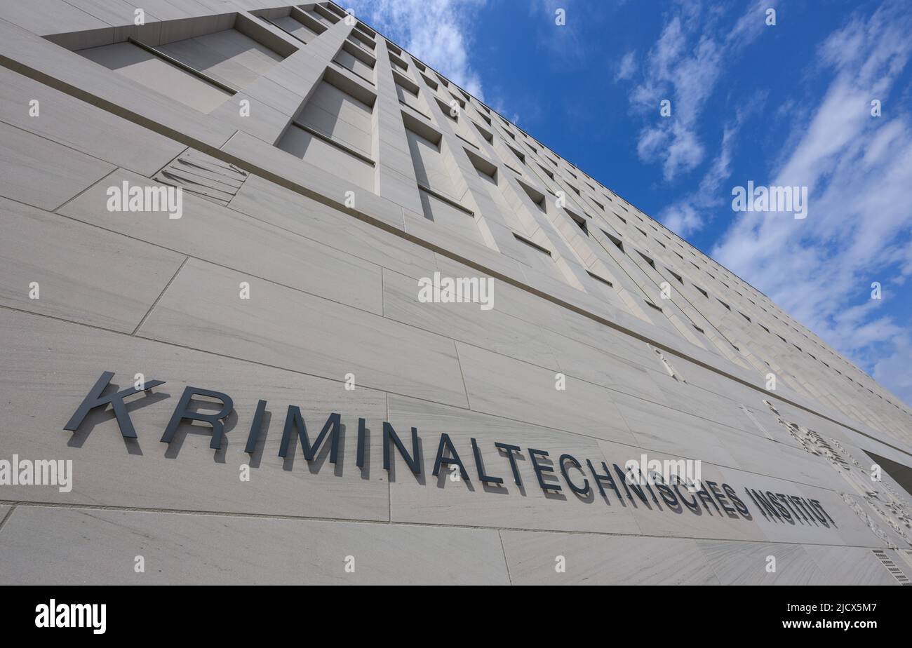 Dresden, Germany. 16th June, 2022. Sun shines on the building at the ...