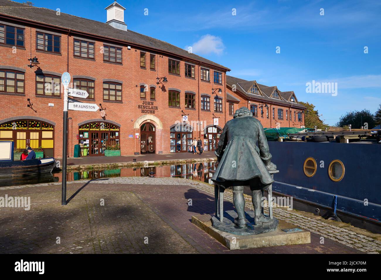 Canal basin hi-res stock photography and images - Alamy