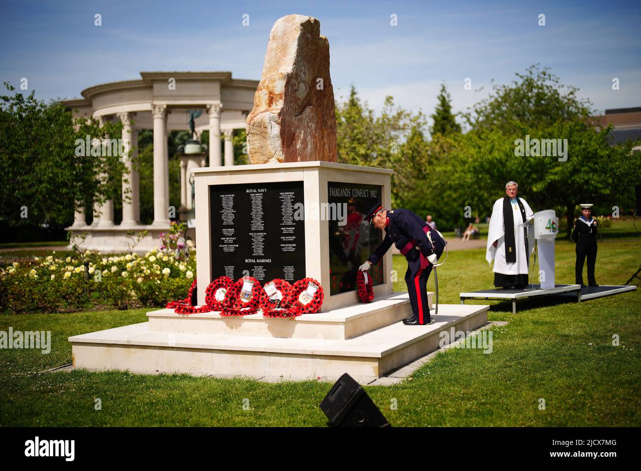 40th anniversary of the falklands war hi-res stock photography and ...