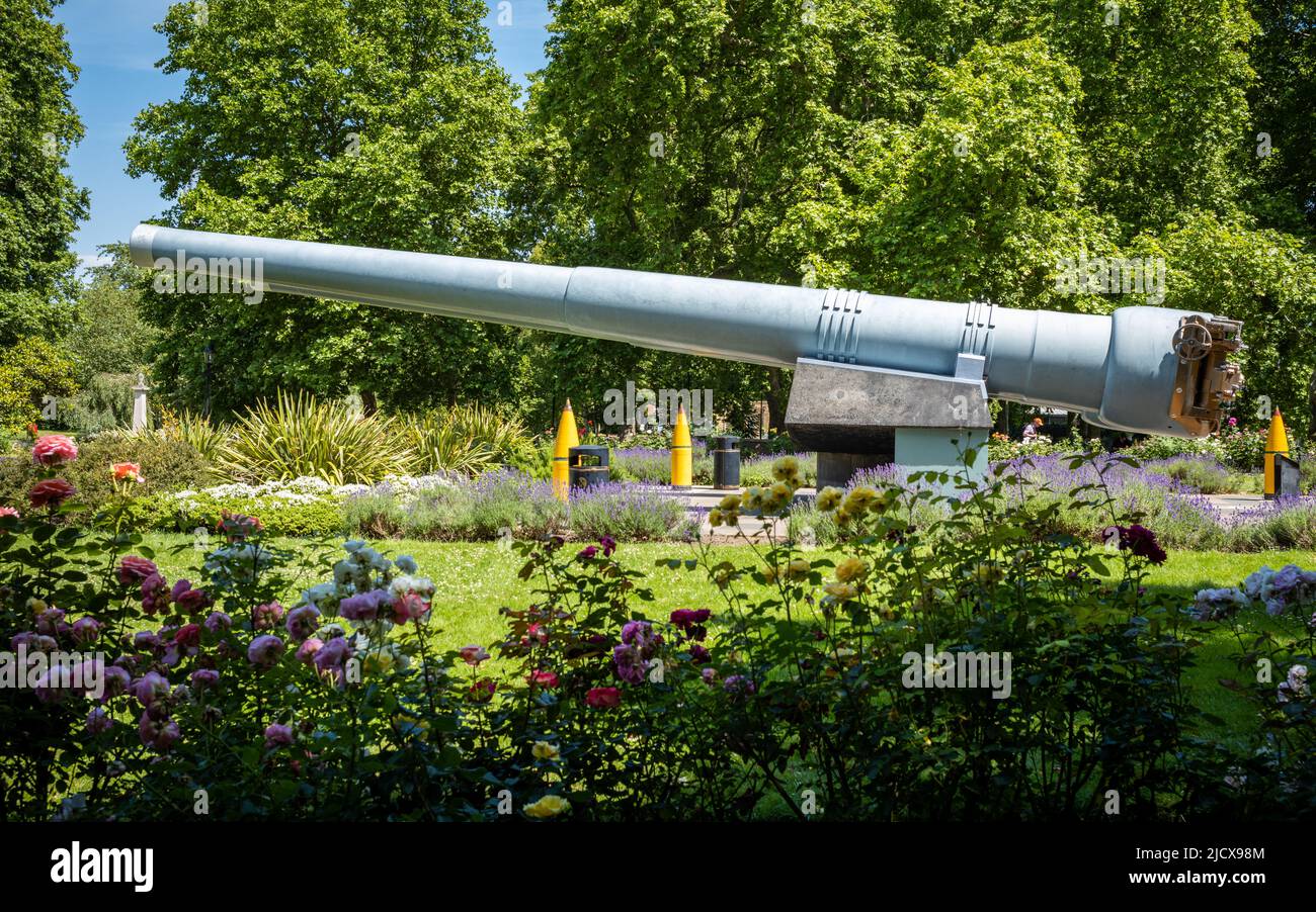 15 inch war guns on display hi-res stock photography and images - Alamy