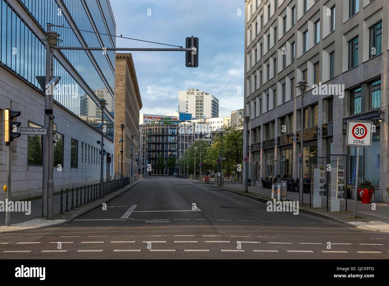 Concreate stairs hi-res stock photography and images - Alamy