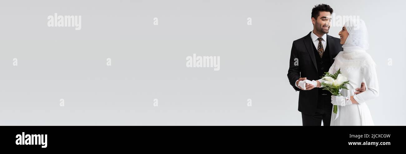 Muslim wedding couple holding hands hi-res stock photography and images ...