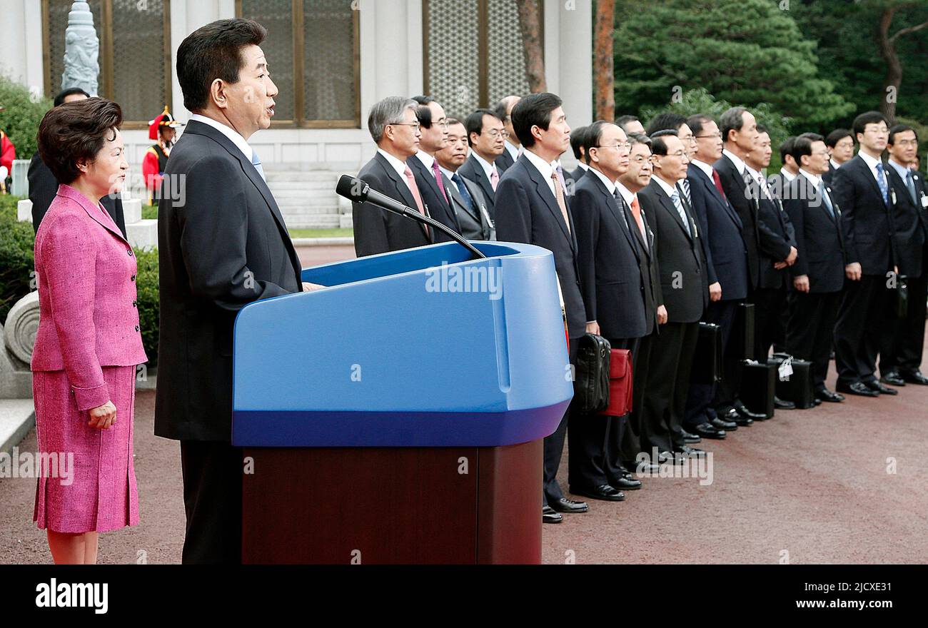 South Korean President Roh Moo-Hyun speaks to the nation before his ...