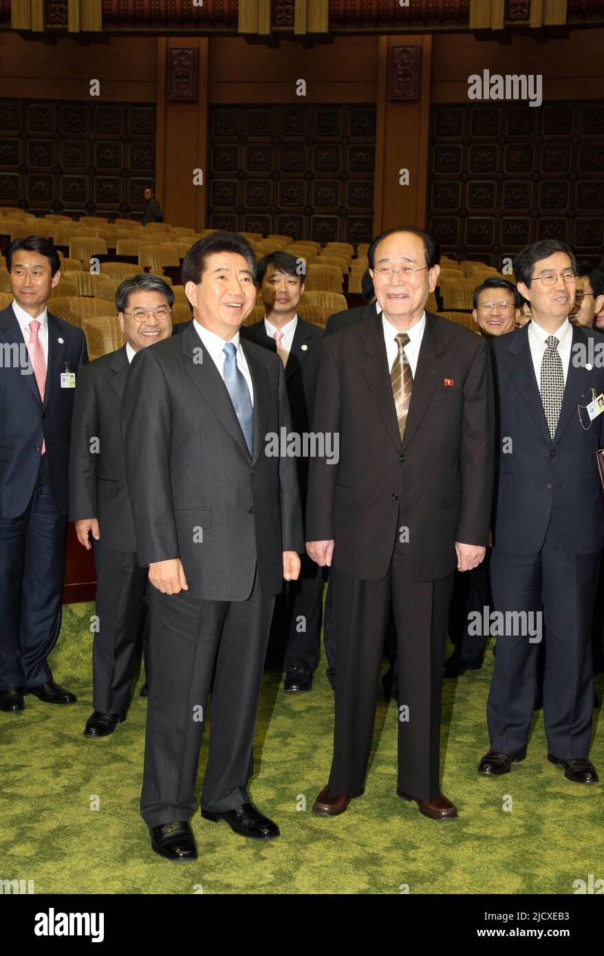 South Korean President Roh Moo-hyun (L) and North Korean Chairman of ...