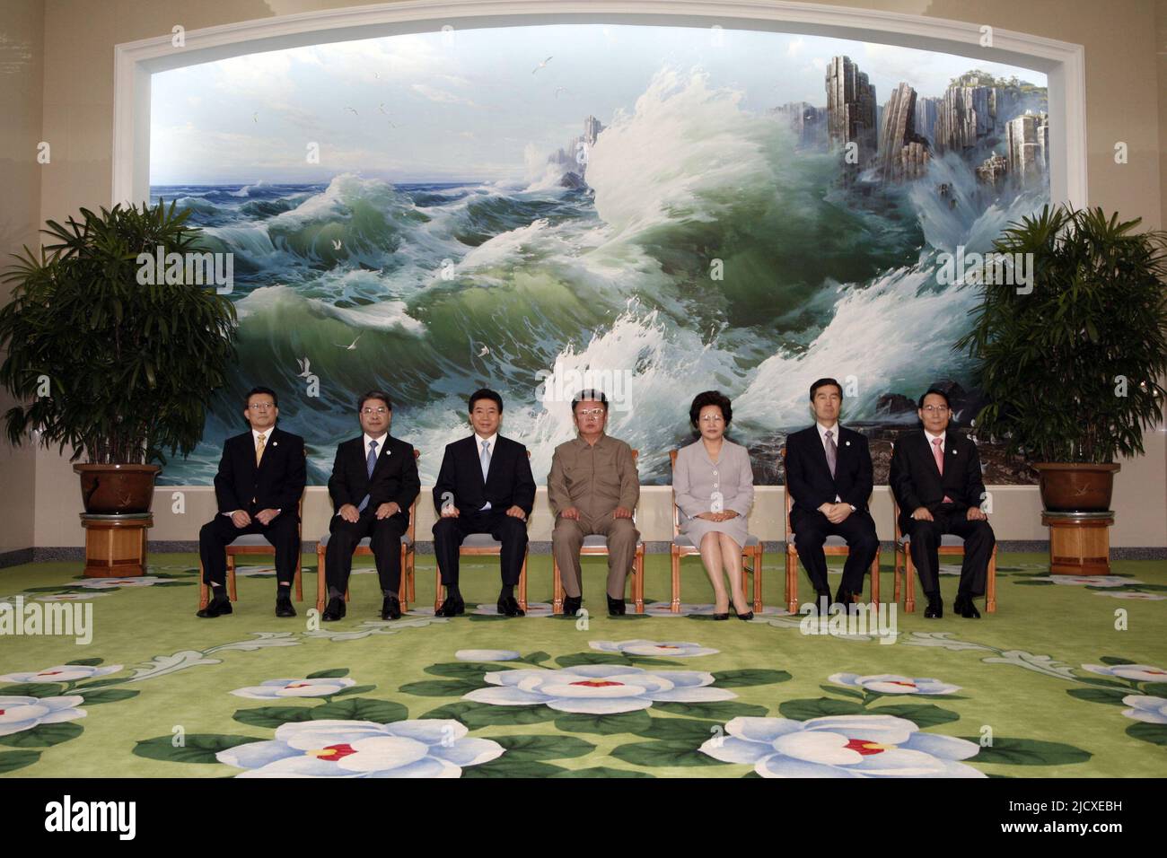 South Korean President Roh Moo-Hyun and North Korean President Kim Jong ...