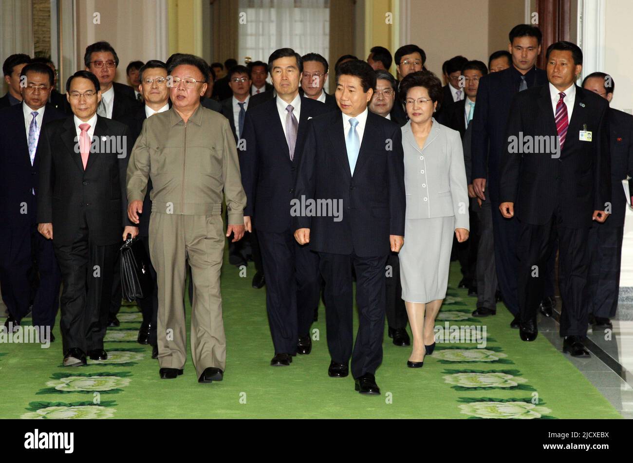 South Korean President Roh Moo-Hyun and North Korean President Kim Jong ...