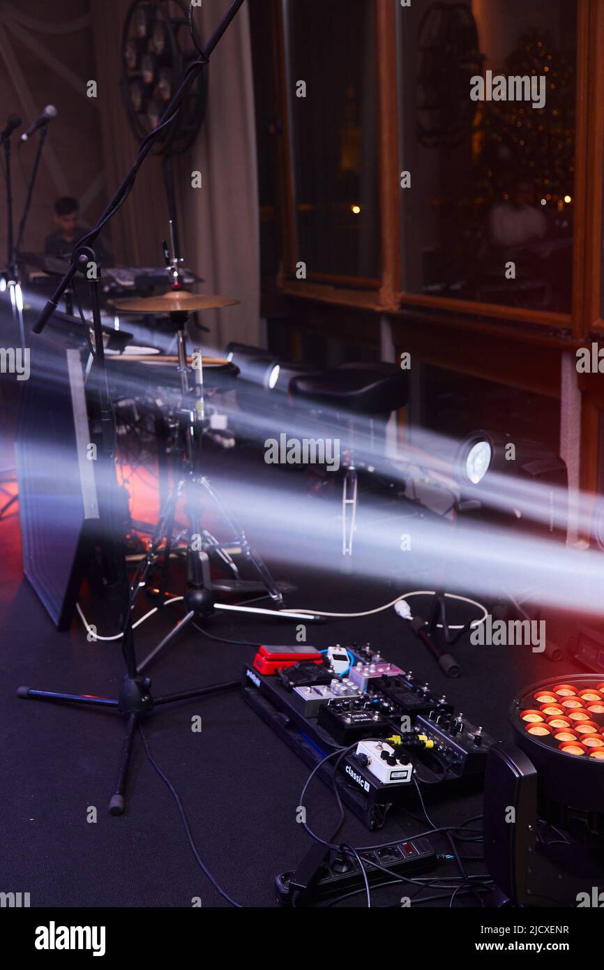 Beautiful illumination of the stage during concert Stock Photo - Alamy
