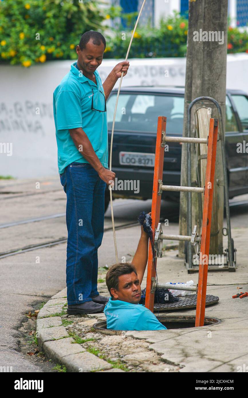 Brazil, Rio de Janeiro,electricity cables are put over and under the ...