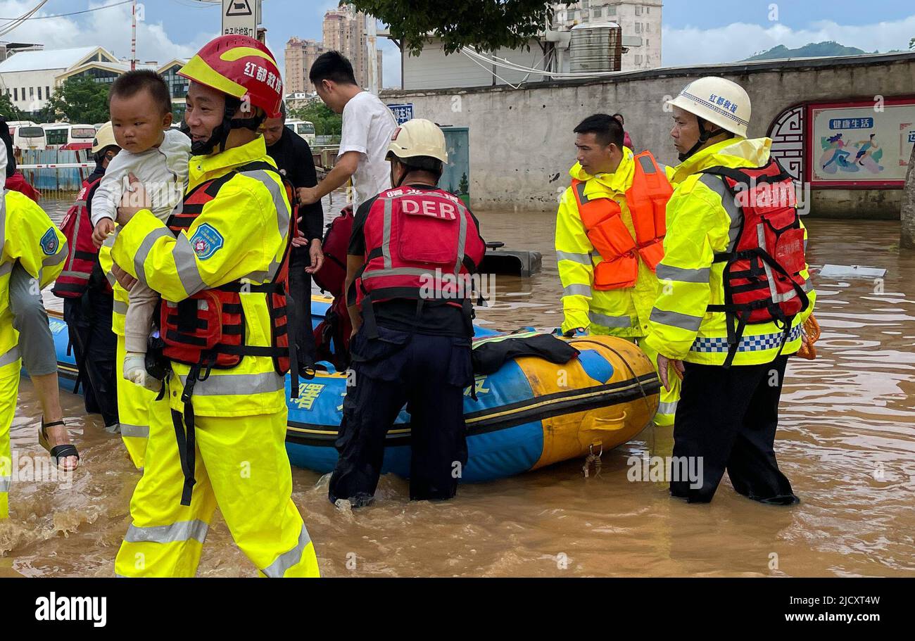 China floods 2022 hi-res stock photography and images - Alamy