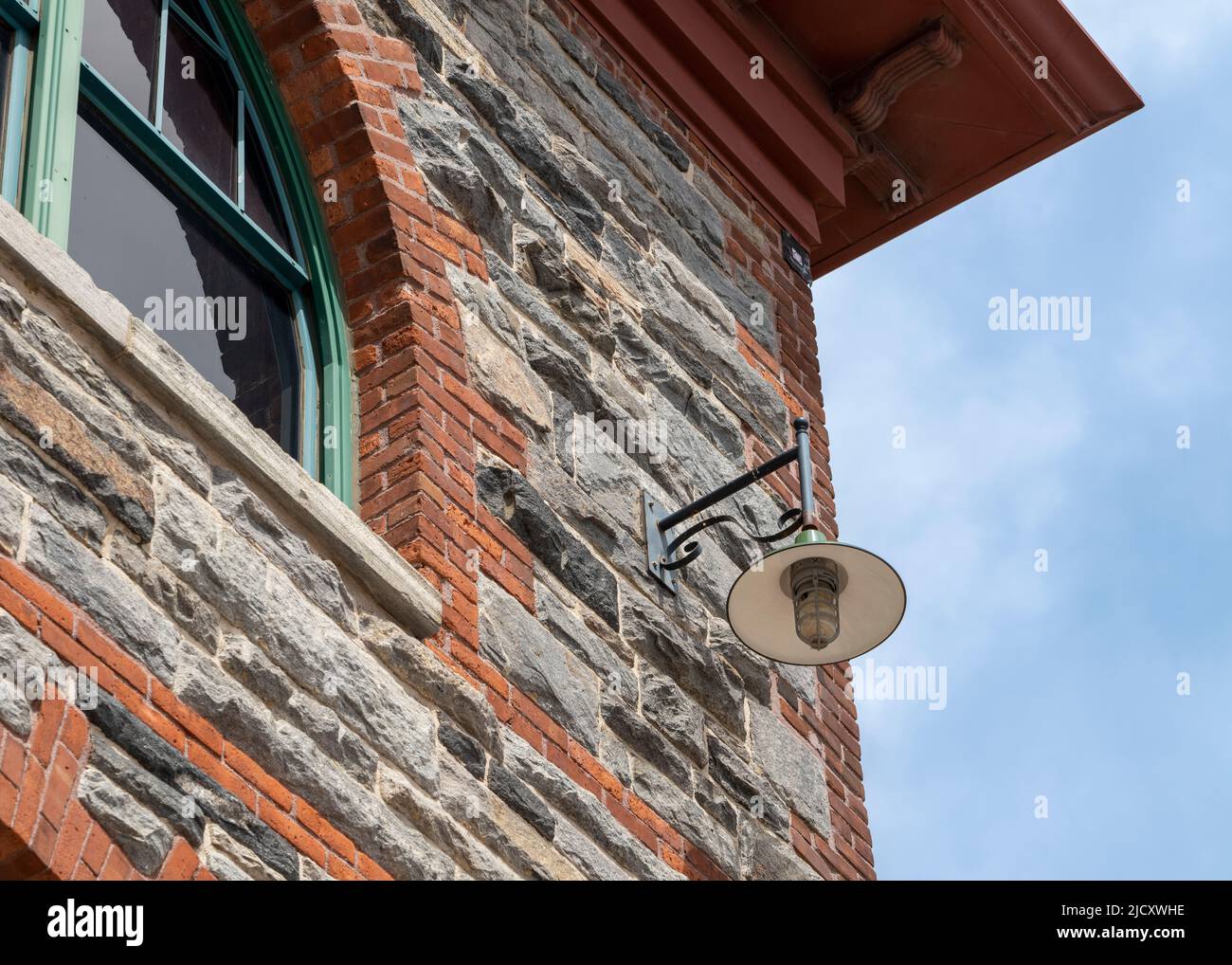 Old fashioned facade lighting hi-res stock photography and images - Alamy