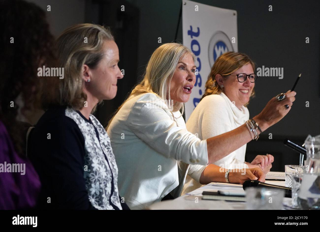 Former Olympic athletes Sharron Davies and Mara Yamauchi(second left ...