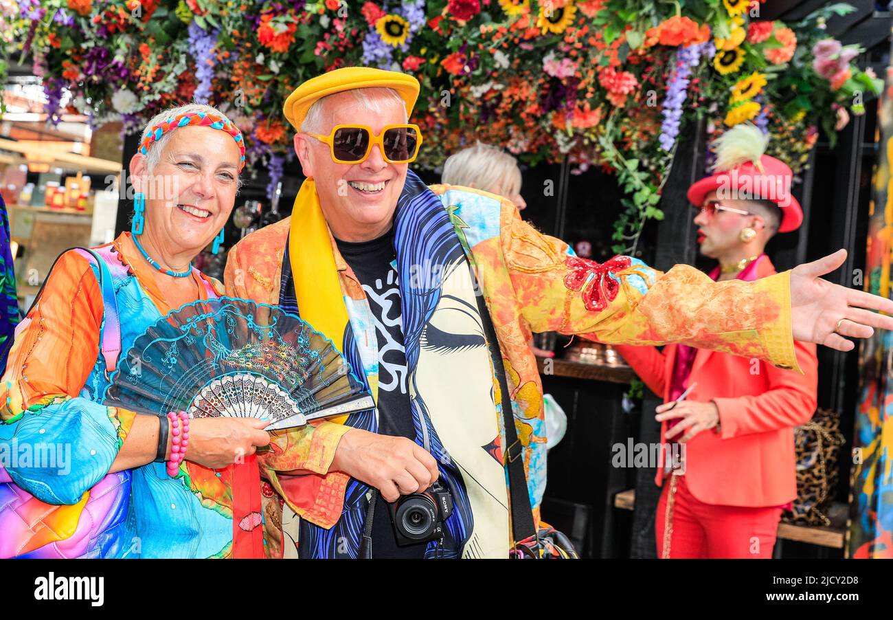 London, UK. 16th June, 2022. Participants and spectators have fun at ...